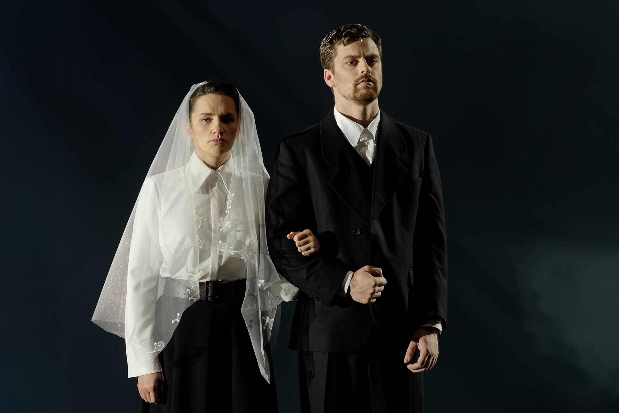 Feliksas Bajoras | Lamm Gottes – Litauisches Nationaltheater für Oper ...